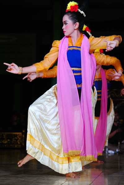 Mengenal Lebih Dekat – Jenis Pola Lantai Tari Banjar Kemuning